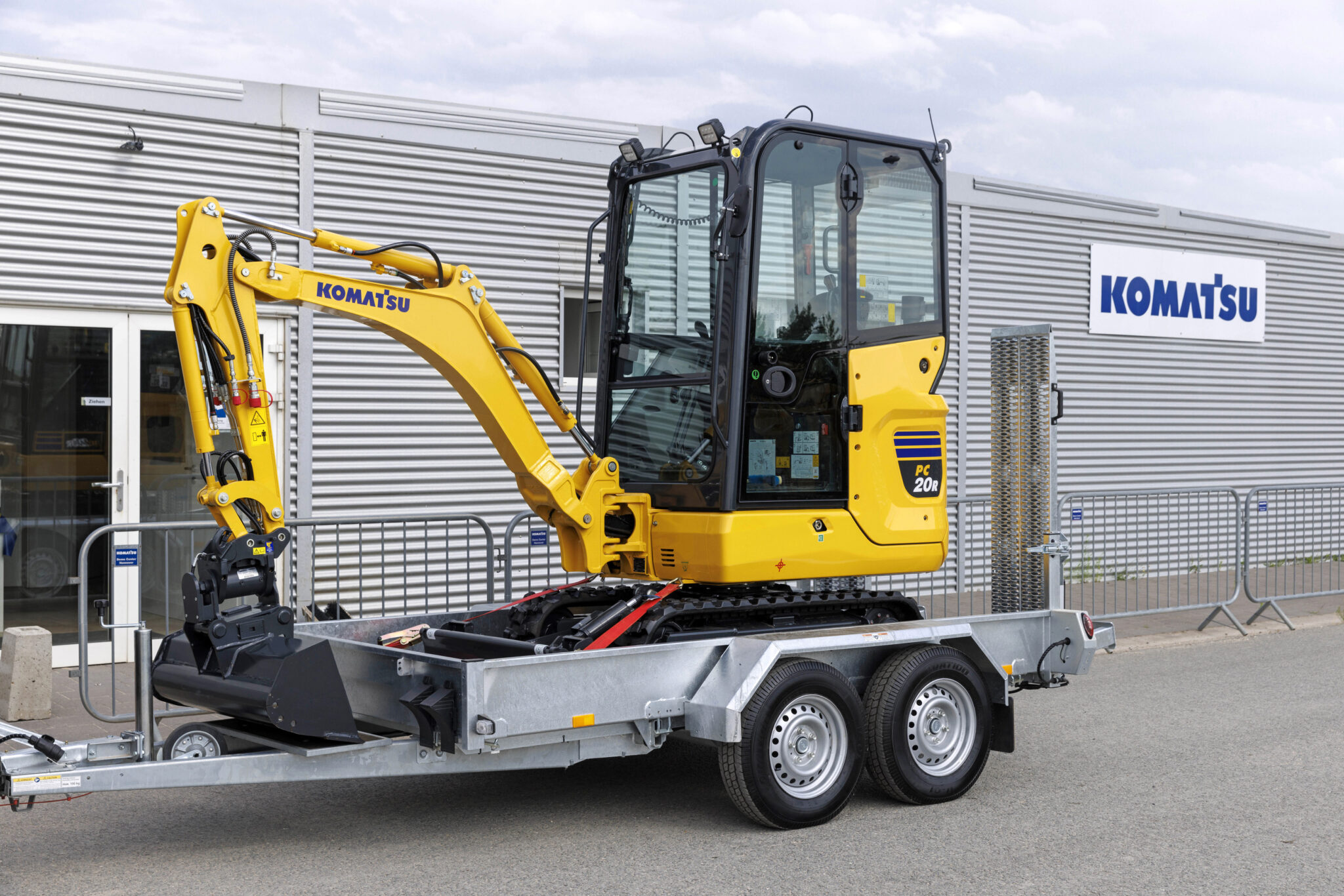 PC20R-5_action-2 - Marubeni Komatsu