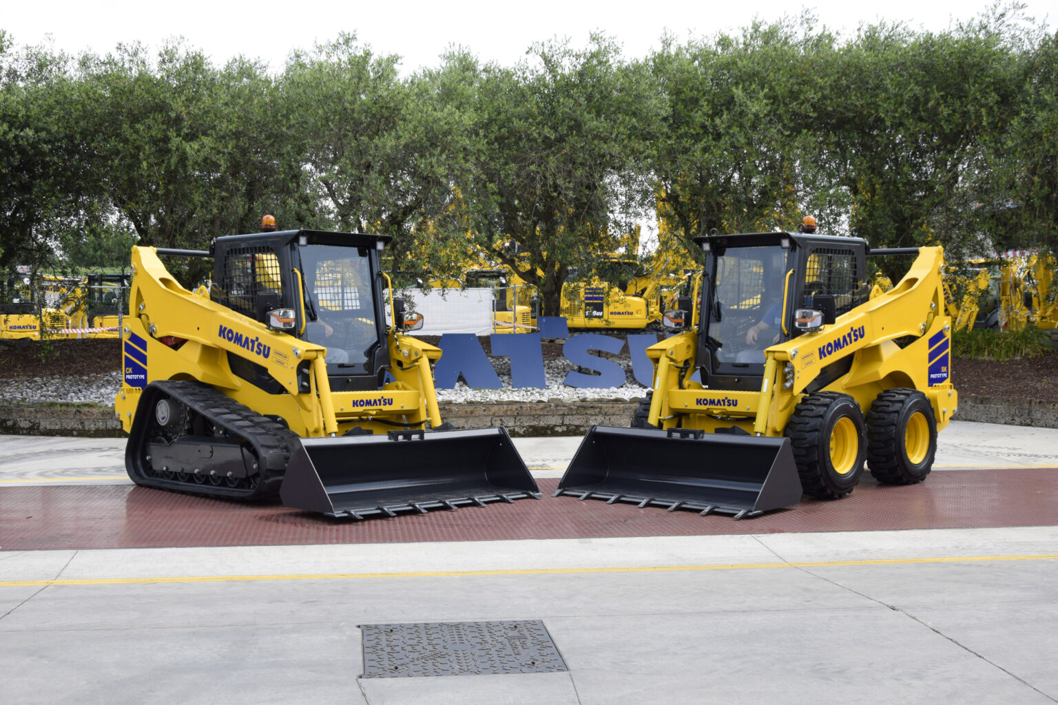Komatsu presents new skid steer loader and compact track loader at ...